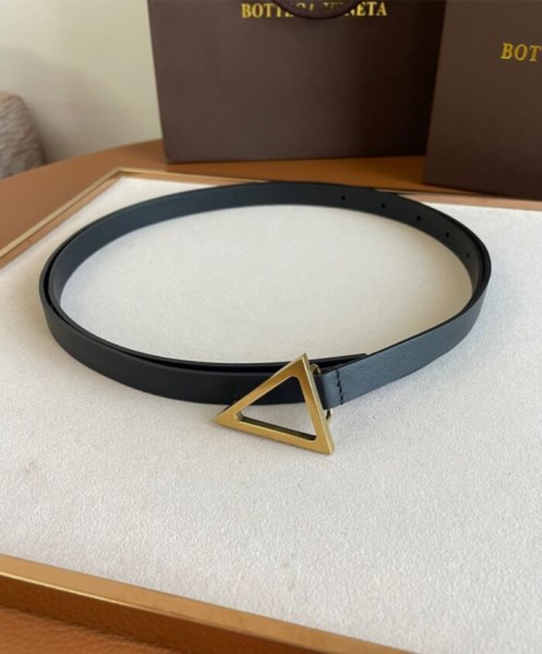 Bottega Veneta Triangle Black - My shop